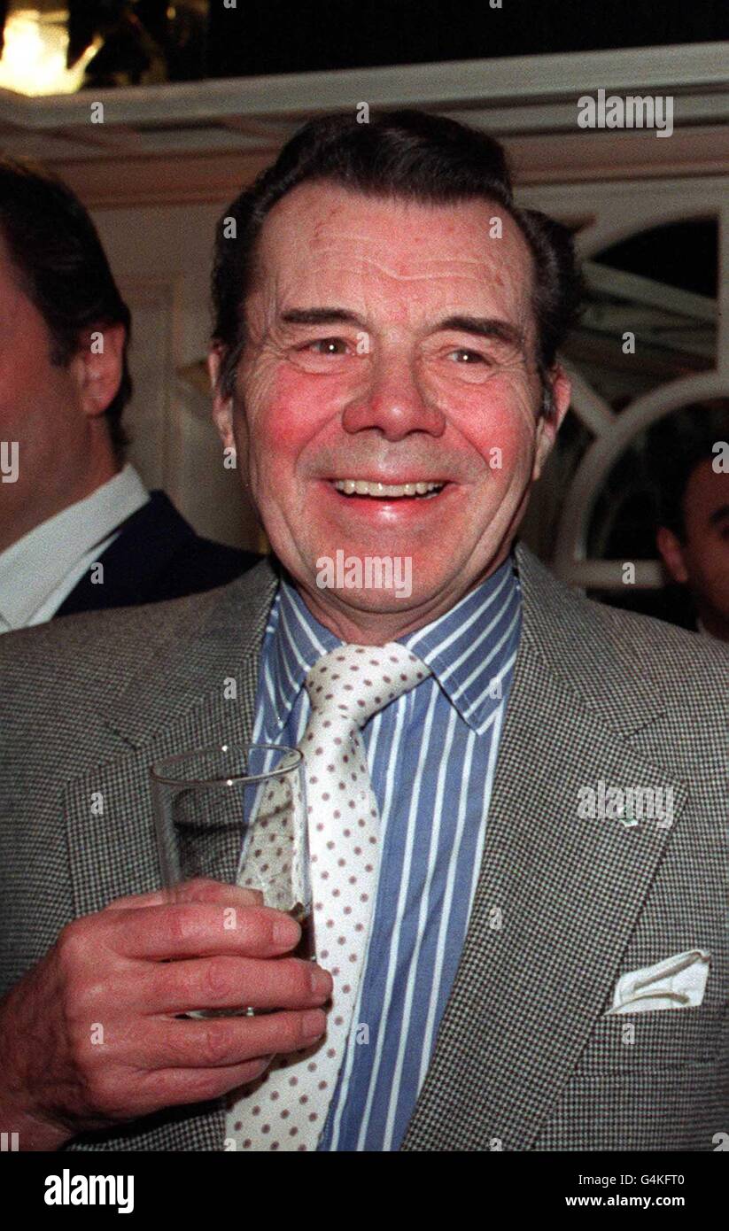 Dirk bogarde actor hi-res stock photography and images - Alamy