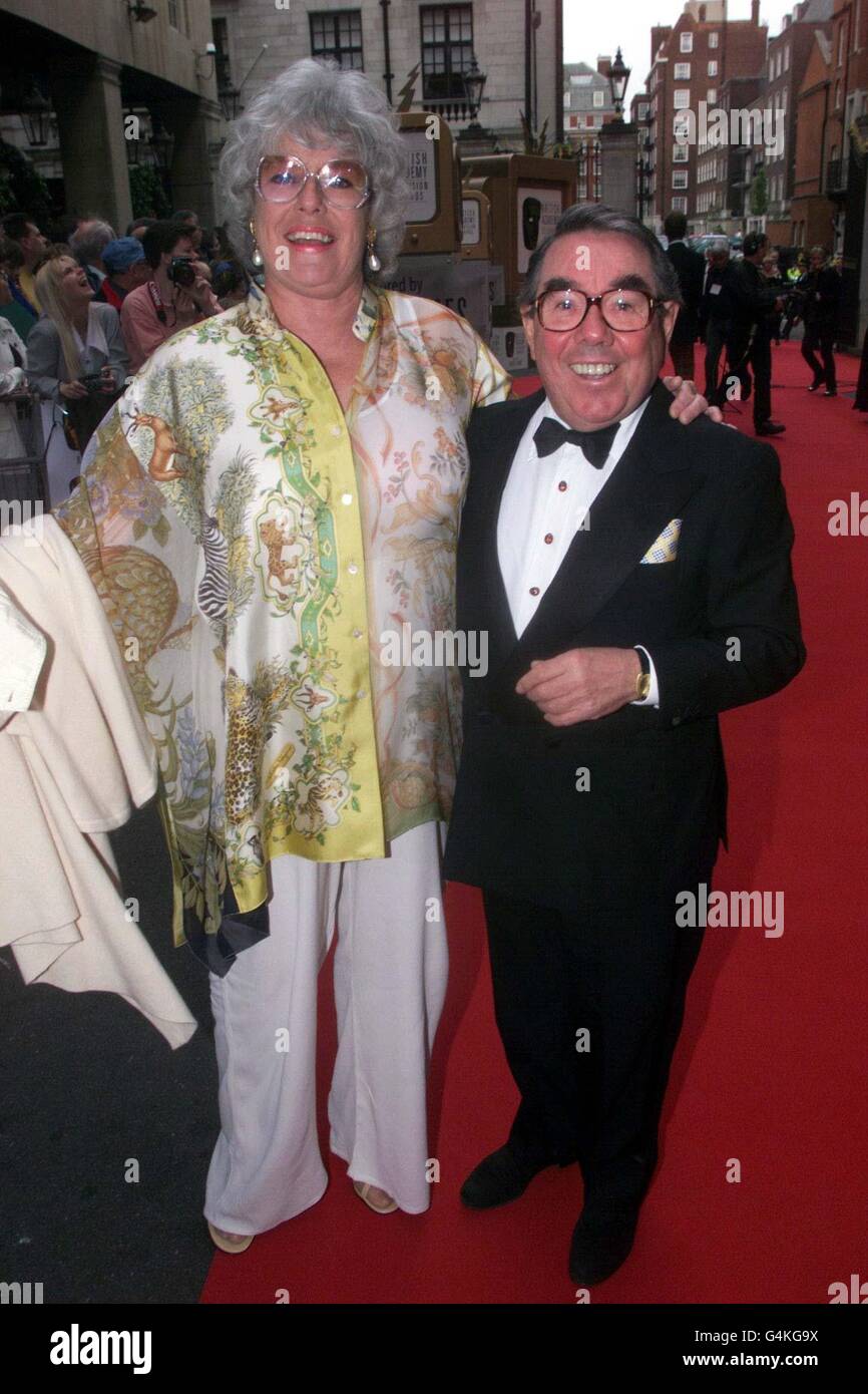 Ronnie anne corbett hi-res stock photography and images - Alamy