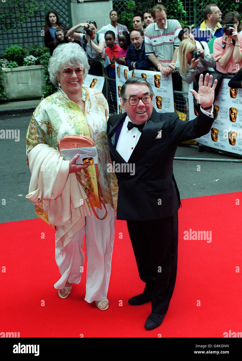 Comedian ronnie corbett with his wife anne hi-res stock photography and ...