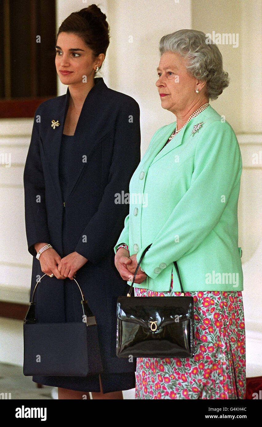 Queen Rania, wife of King Abdullah of Jordan, and Queen Elizabeth at ...