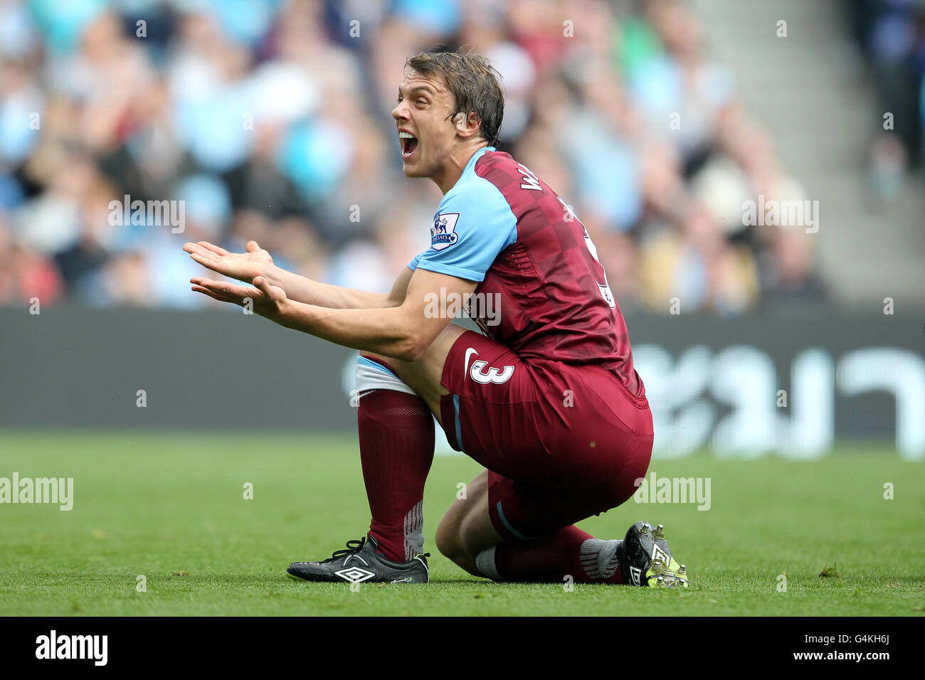 Football full length animated shouting shouts hi-res stock photography ...
