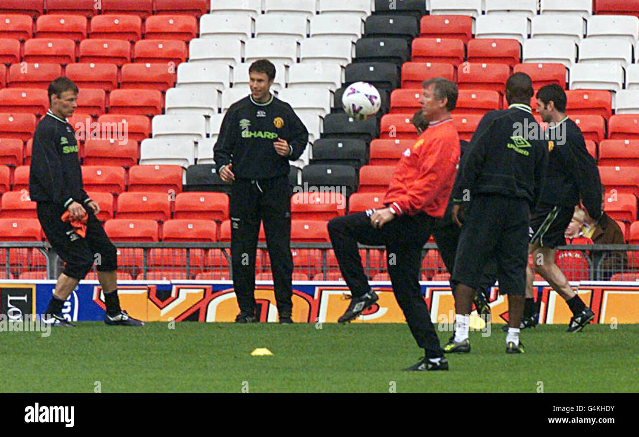 Man Utd/training-Alex Ferguson Stock Photo - Alamy