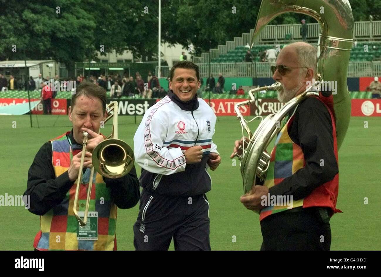 Cricket waiting hi-res stock photography and images - Alamy