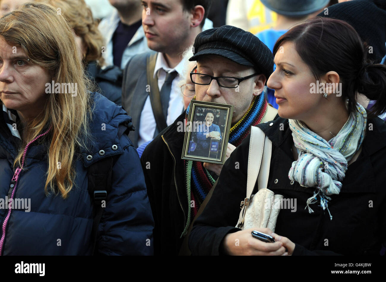 Coronation Street fans gather to pay their respects as the coffin of ...