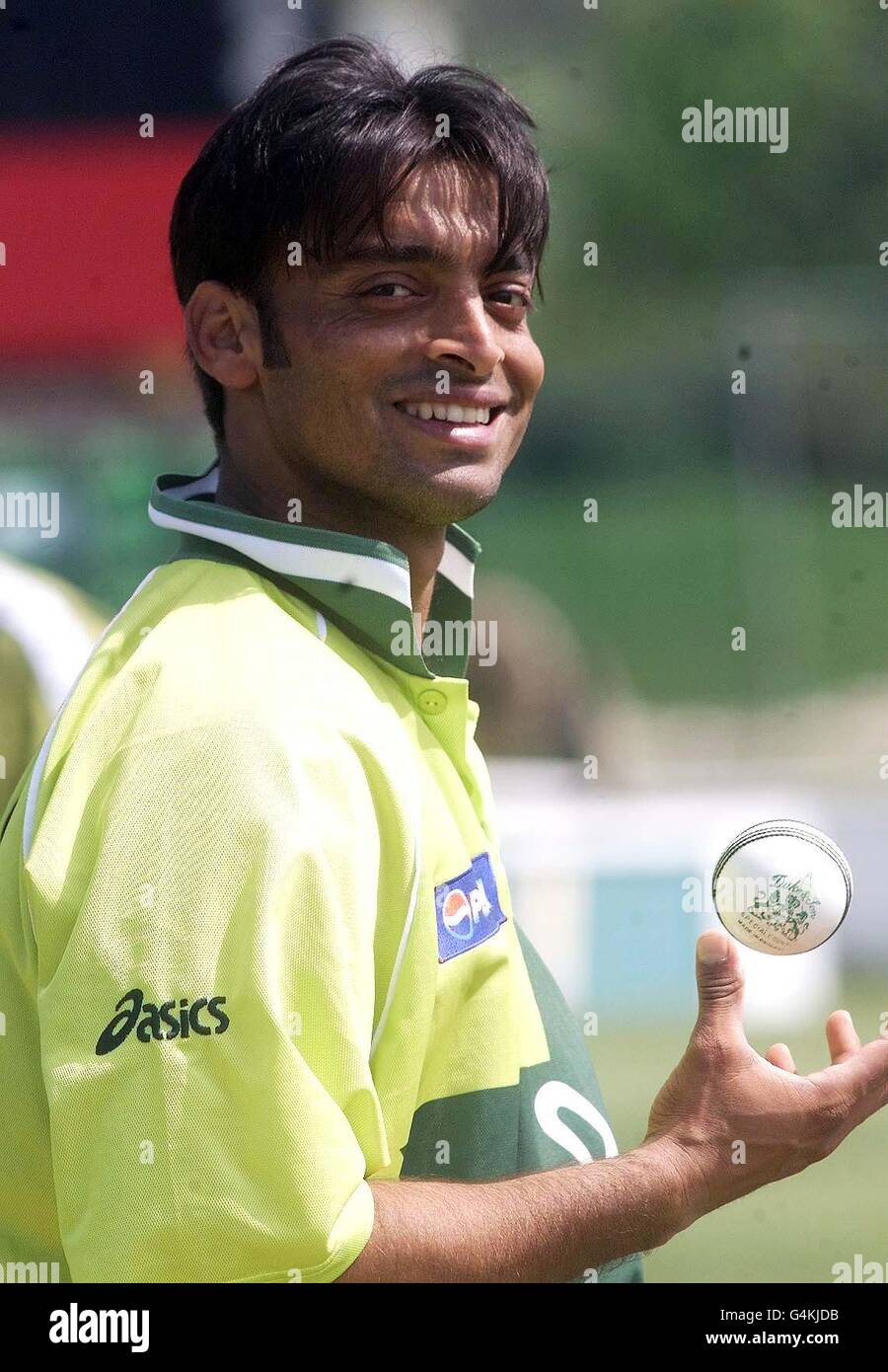 Pakistan fast bowler shoaib ahktar hi-res stock photography and images ...