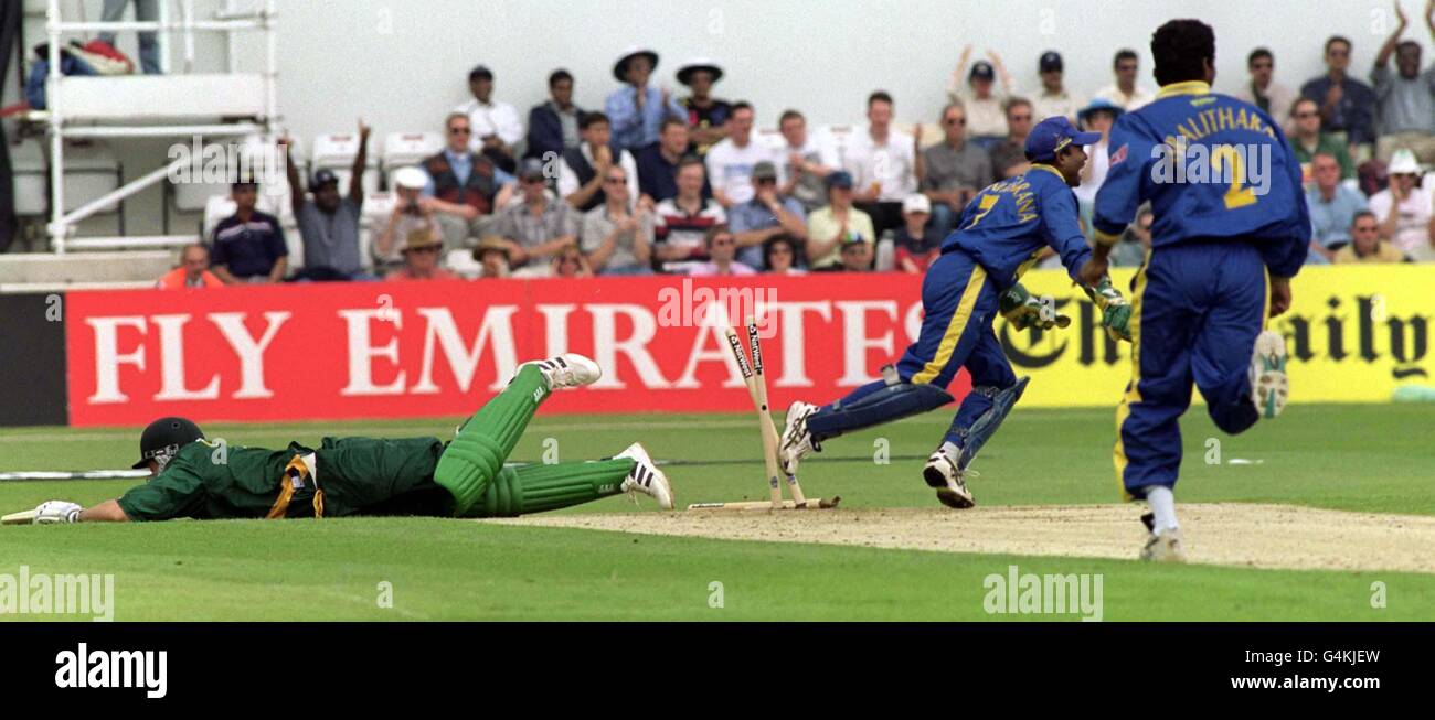 Sri Lankan players celebrate after South African captain Hansie Cronje (left) was run out during ...
