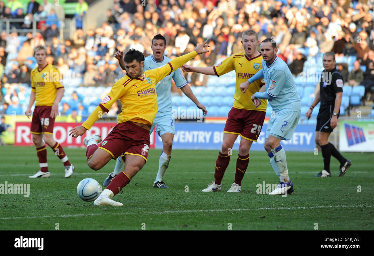 Burnley's Charlie Austin (2nd left) scores his side's second goal of ...
