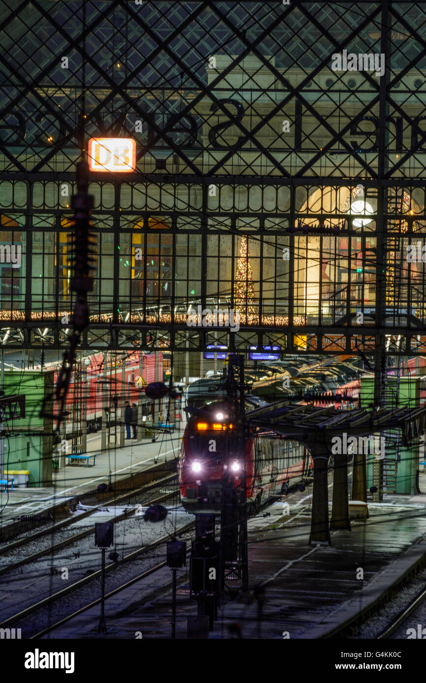 railway station Dresden Hauptbahnhof, trains, snow, night, Germany ...