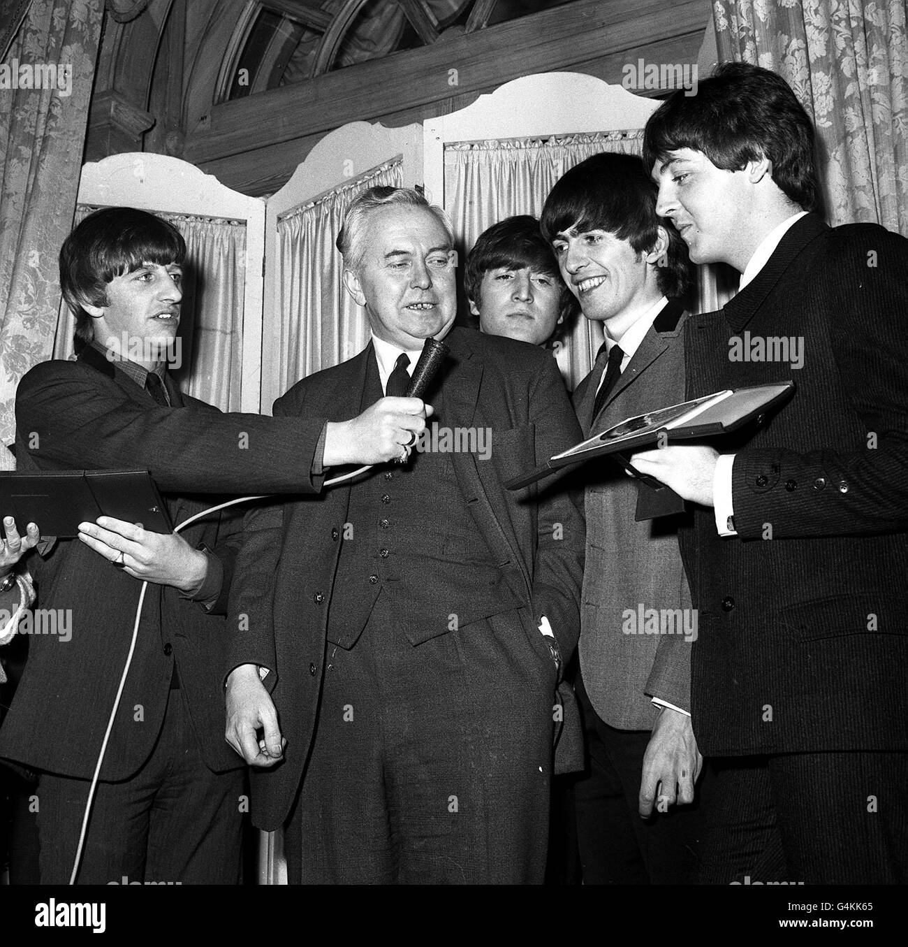 Left to right paul wilson hi-res stock photography and images - Alamy