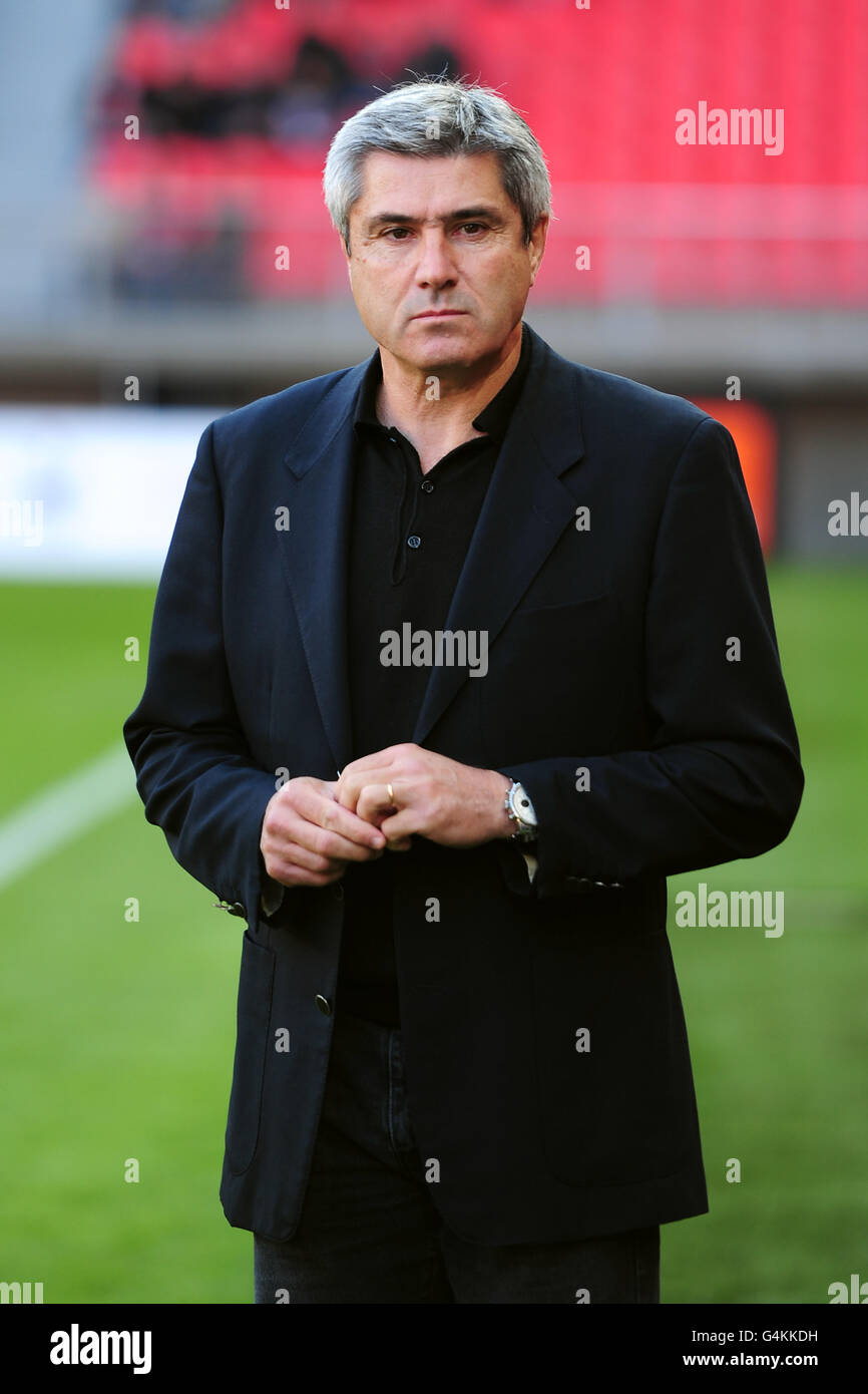 Valenciennes manager daniel sanchez hi-res stock photography and images ...