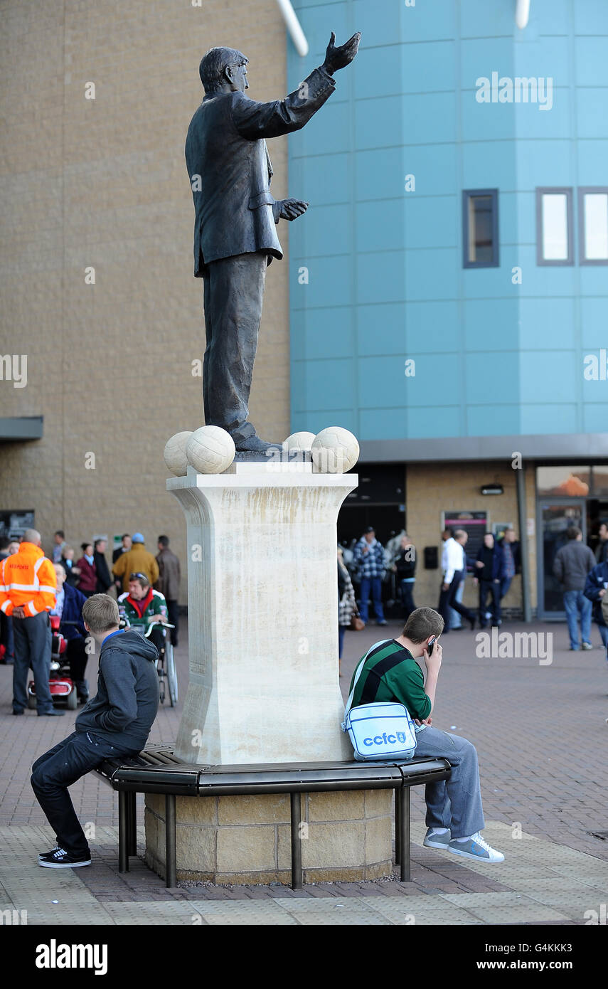 Coventry city fans sit at the jimmy hill statue hi-res stock ...