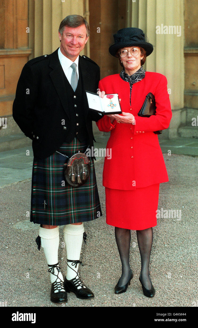 Alex ferguson wife hi-res stock photography and images - Alamy