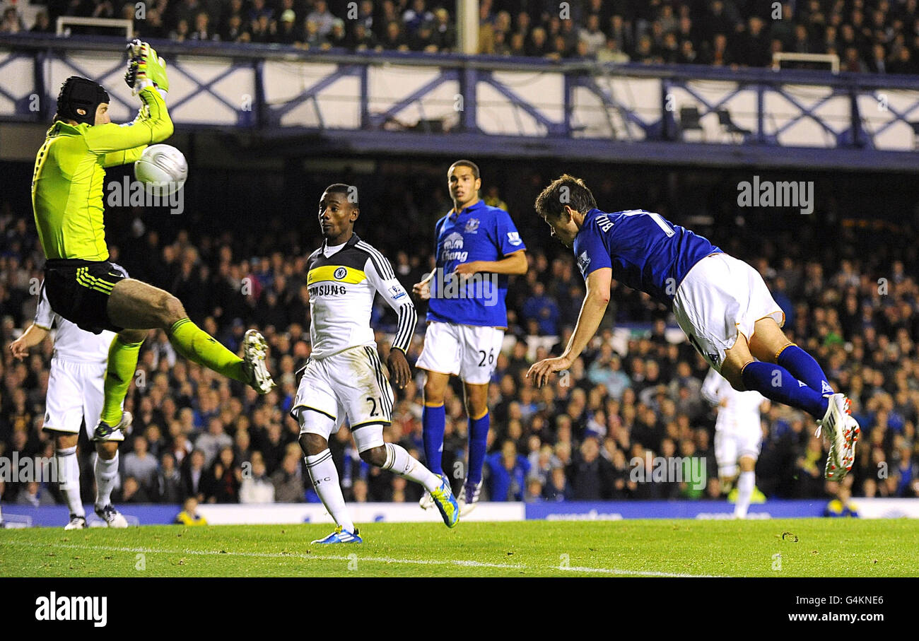 Football soccer header flying hi-res stock photography and images - Alamy