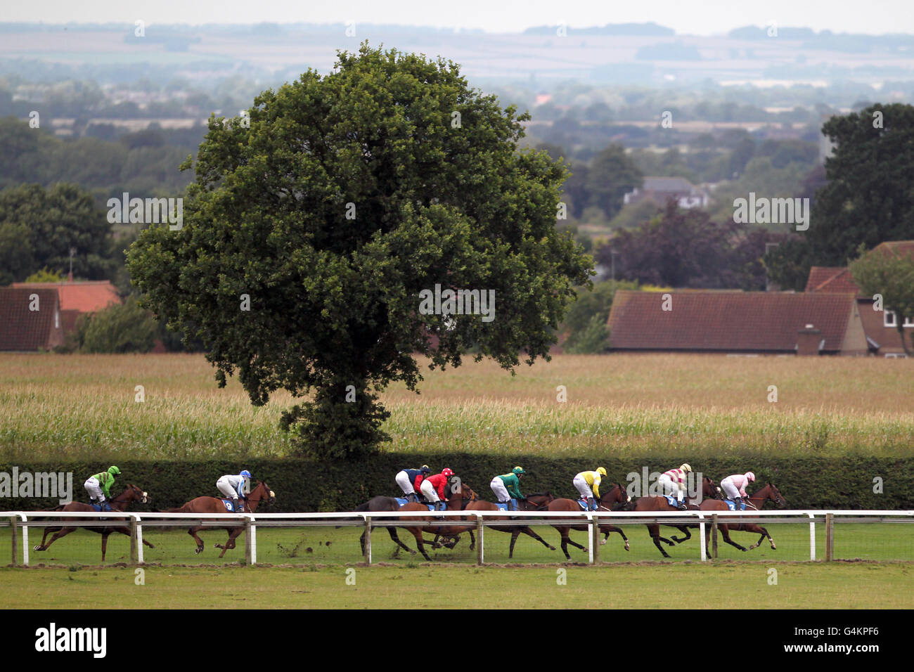Beverley racecourse general view hi-res stock photography and images ...