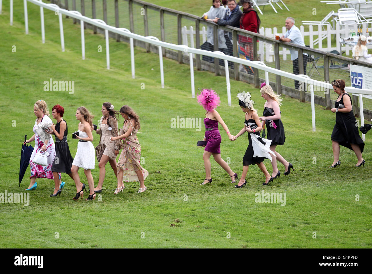 Beverley racecourse general view hi-res stock photography and images ...