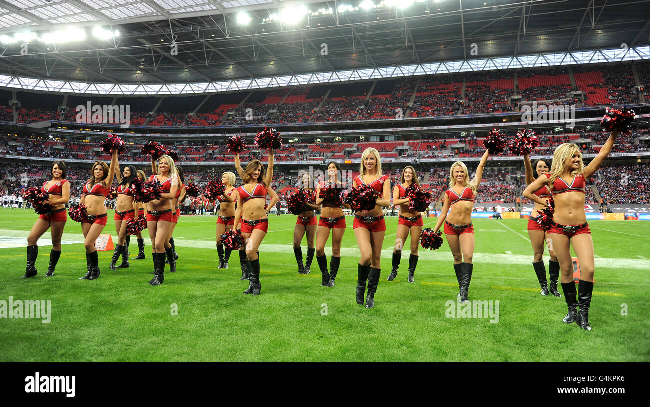 Football and full length cheer leaders hi-res stock photography and ...