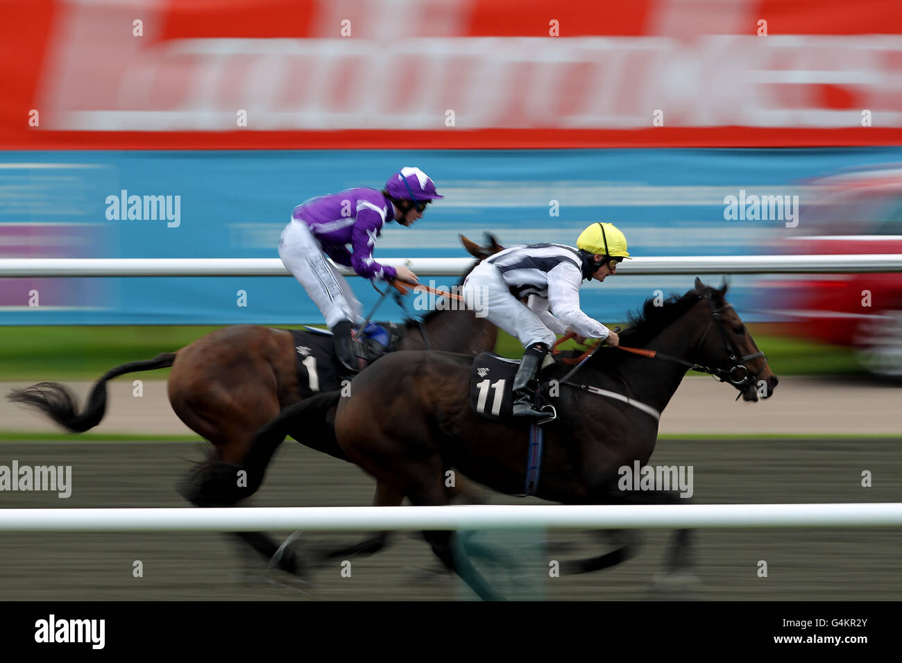 Henry Holmes ridden by jockey Steve Drowne wins the Smiths News ...