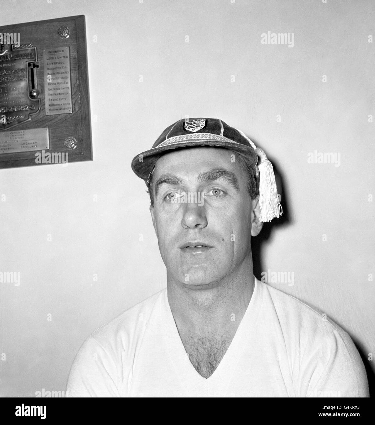 Billy wright england captain hi-res stock photography and images - Alamy