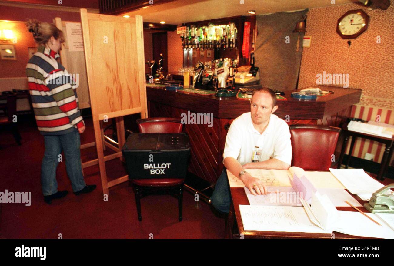 Polling booth hi-res stock photography and images - Alamy