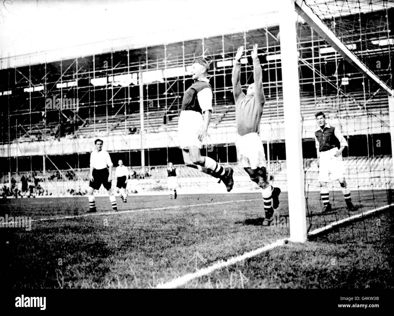 Arsenal fc practice match 1936 hi-res stock photography and images - Alamy
