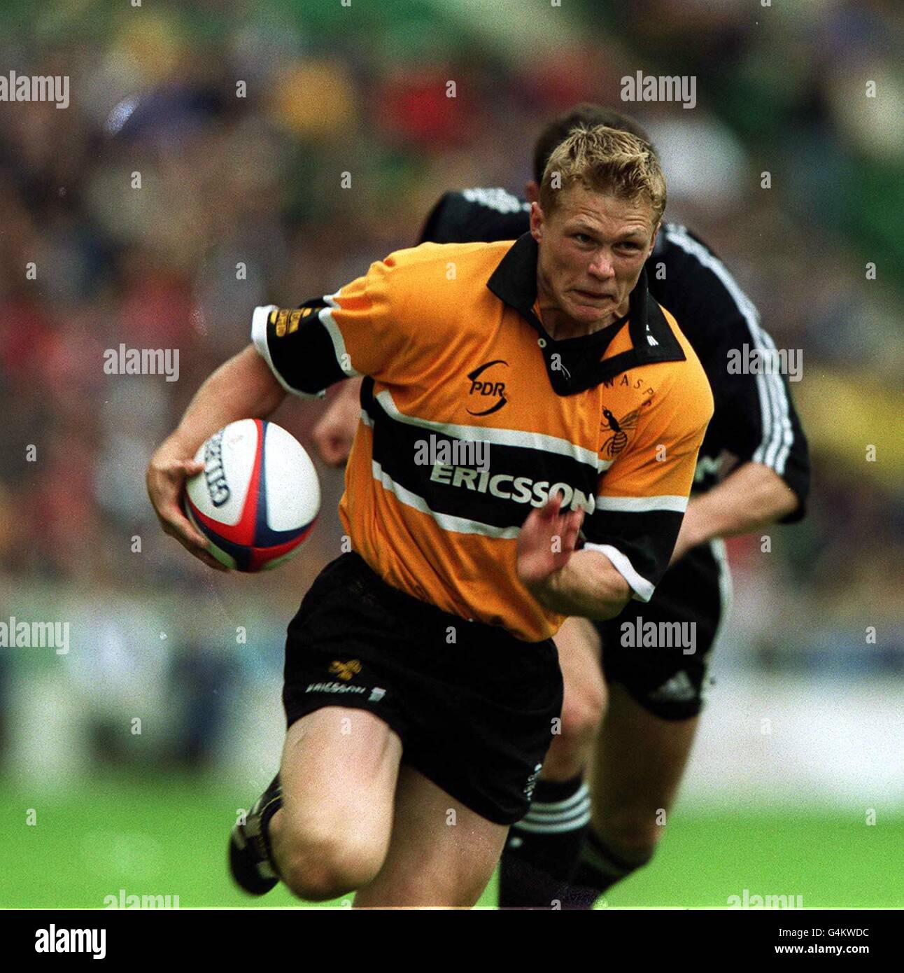 Wasps' Josh Lewsey bursts through to score the final try of the Tetley ...