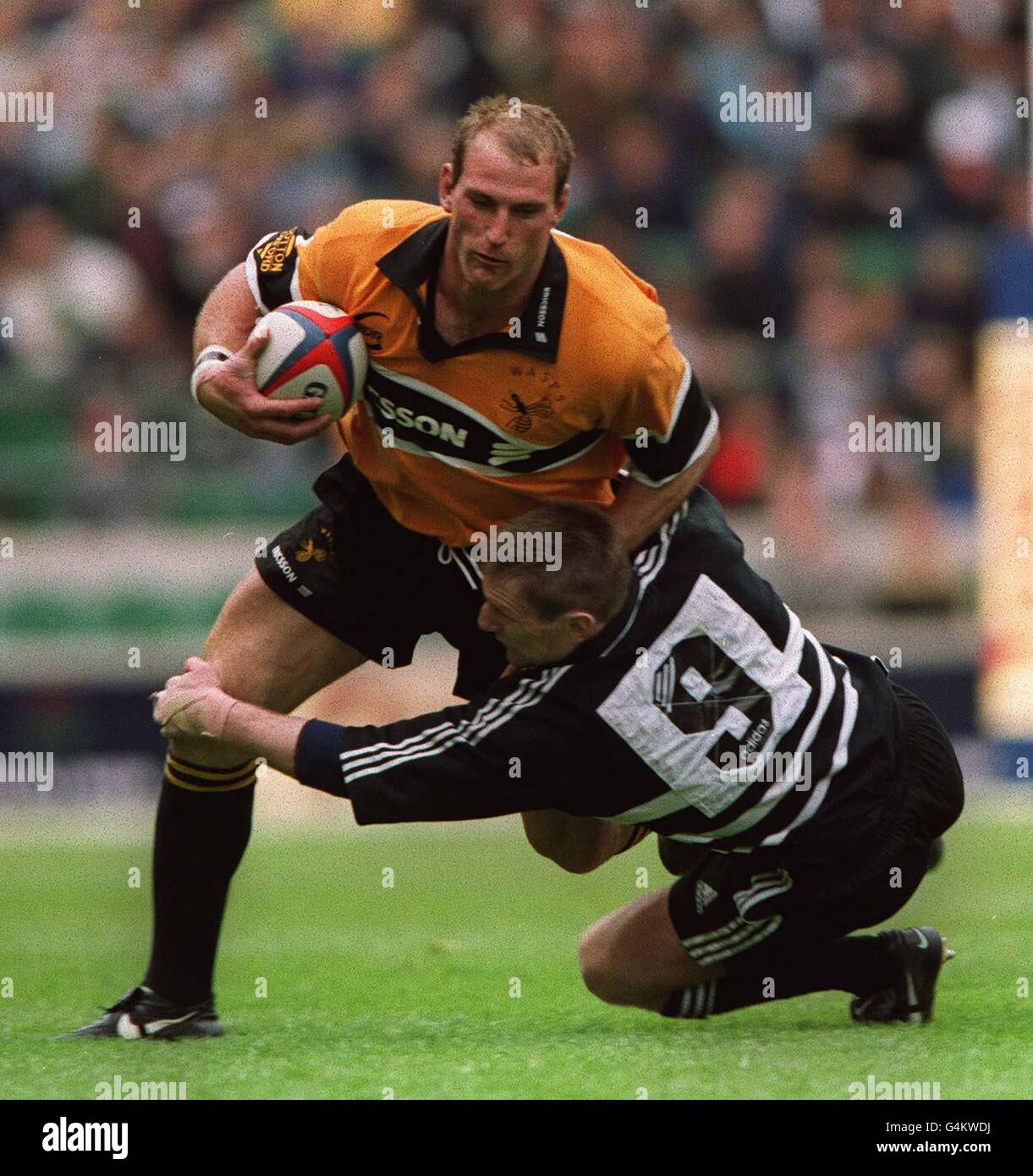 Rugby armstrong tackles dalaglio hi-res stock photography and images ...