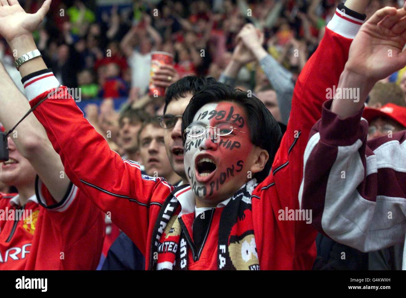 SOCCER Man Utd Fans joy Stock Photo - Alamy