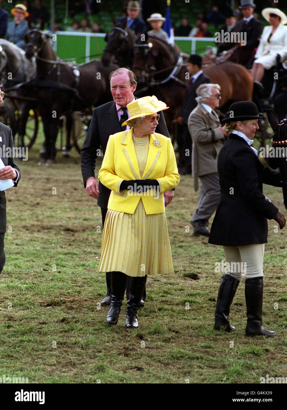 Queen elizabeth horse show 2003 hi-res stock photography and images - Alamy