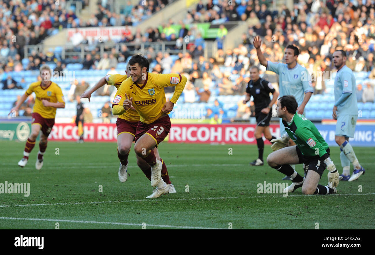 Burnley's Charlie Austin (2nd left) runs off to celebrate after he ...