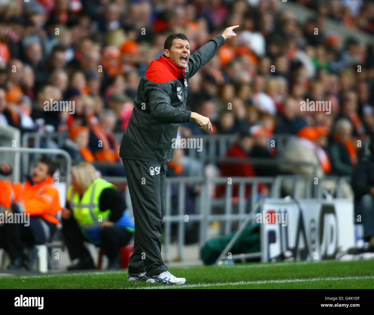 Nottingham forests manager steve cotterill hi-res stock photography and ...