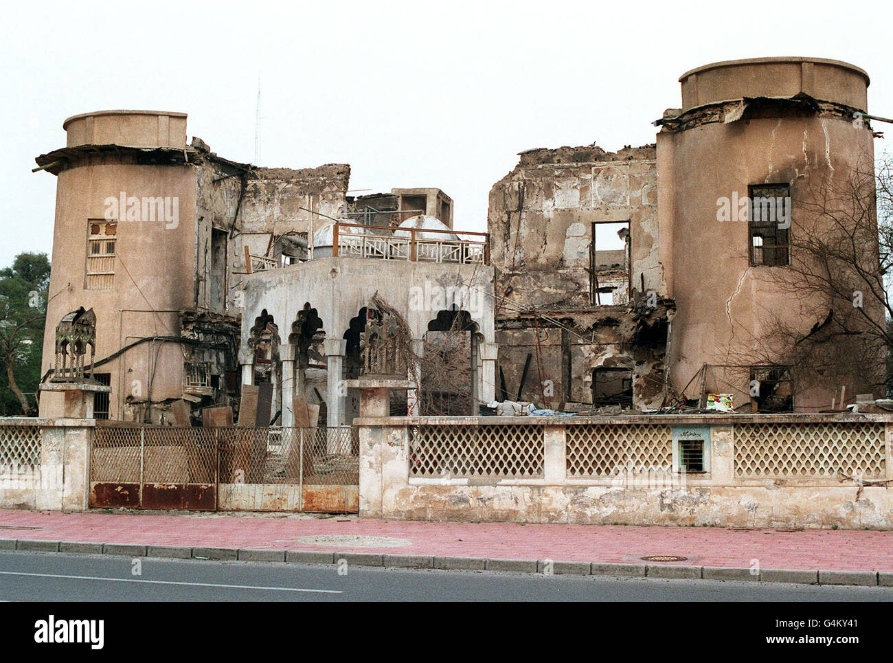 Gulf War/Kuwait City-damage Stock Photo - Alamy
