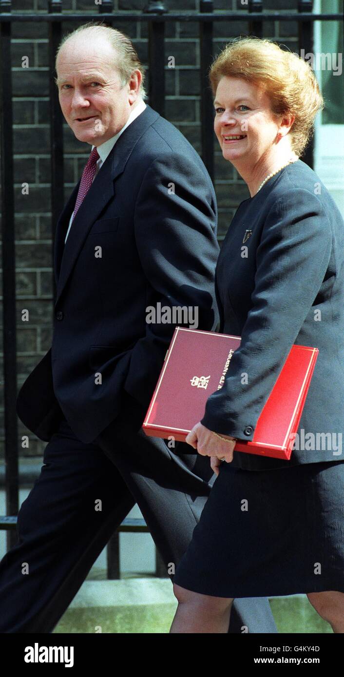 Scottish secretary helen liddell hi-res stock photography and images ...
