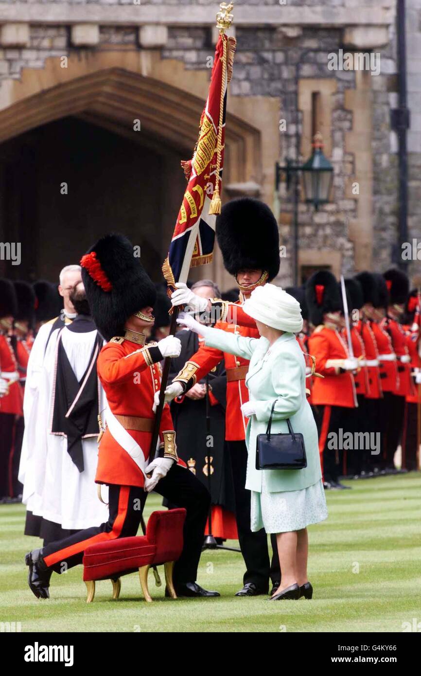 1st battalion coldstream guards flag hi-res stock photography and ...