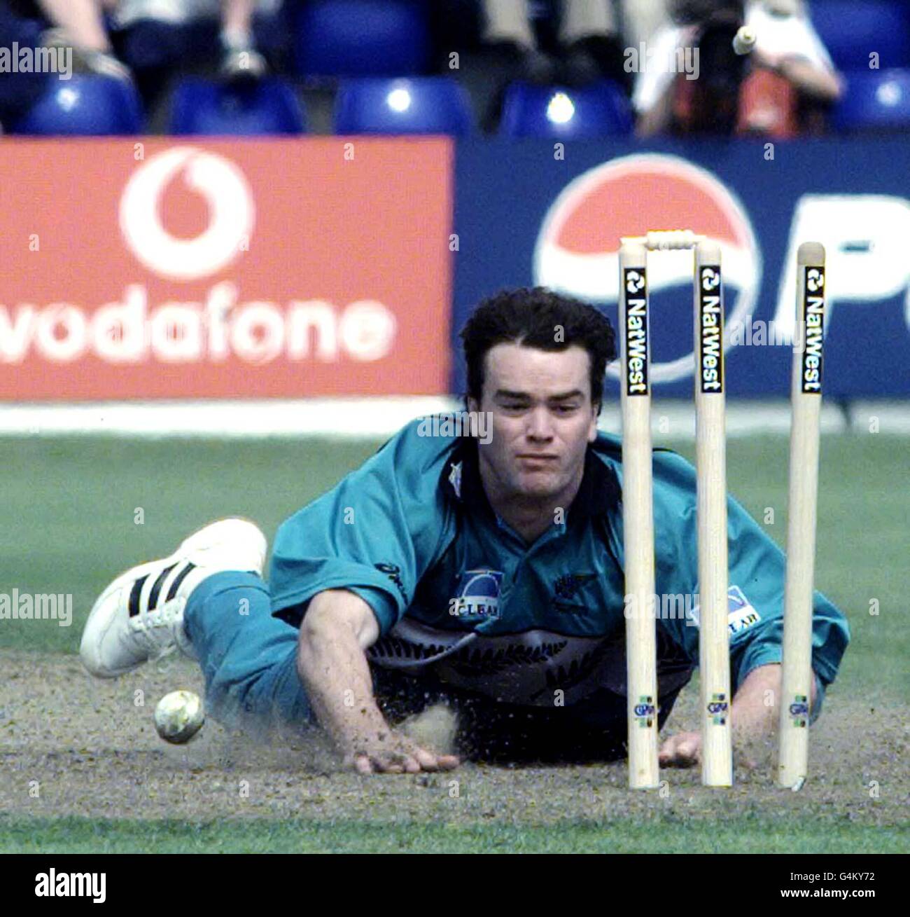 New Zealand's Dion Nash, dives to stump Australia's Shane Lee, during ...