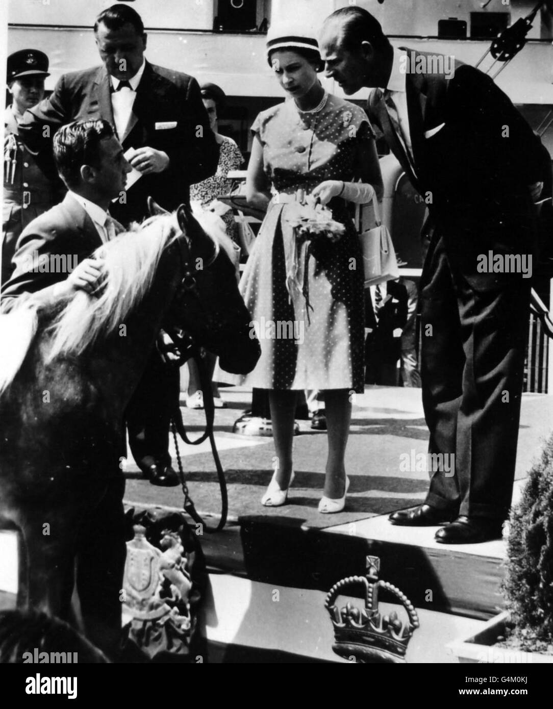 Queen elizabeth visit canada Black and White Stock Photos & Images - Alamy