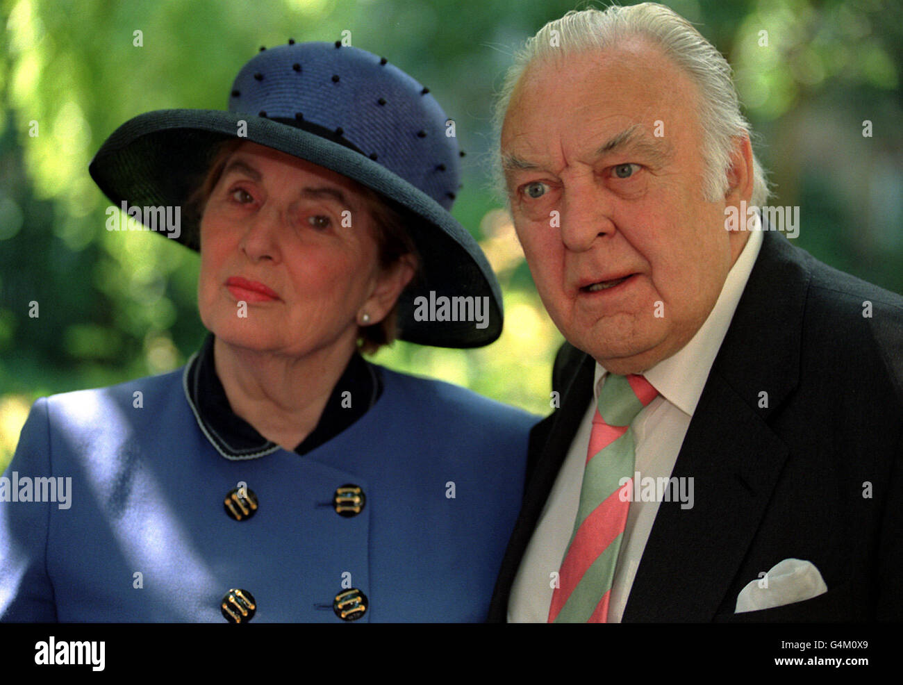 Derek nimmo actor hi-res stock photography and images - Alamy