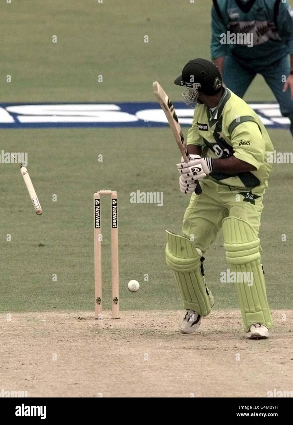 CRICKET N.Z v Pakistan. Pakistan's opening batsman Saeed Anwar is ...
