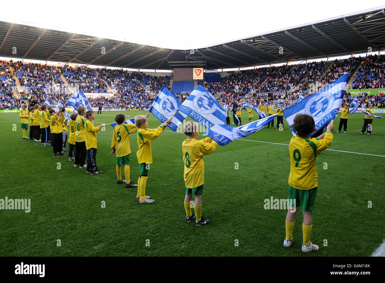 Mascots wave Reading flags as the players run onto the pitch Stock Photo - Alamy