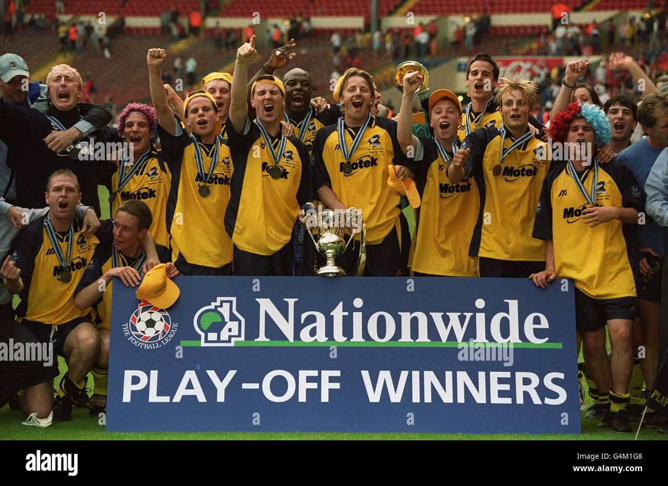 The Scunthorpe United team celebrate after defeating Leyton Orient 1-0 ...
