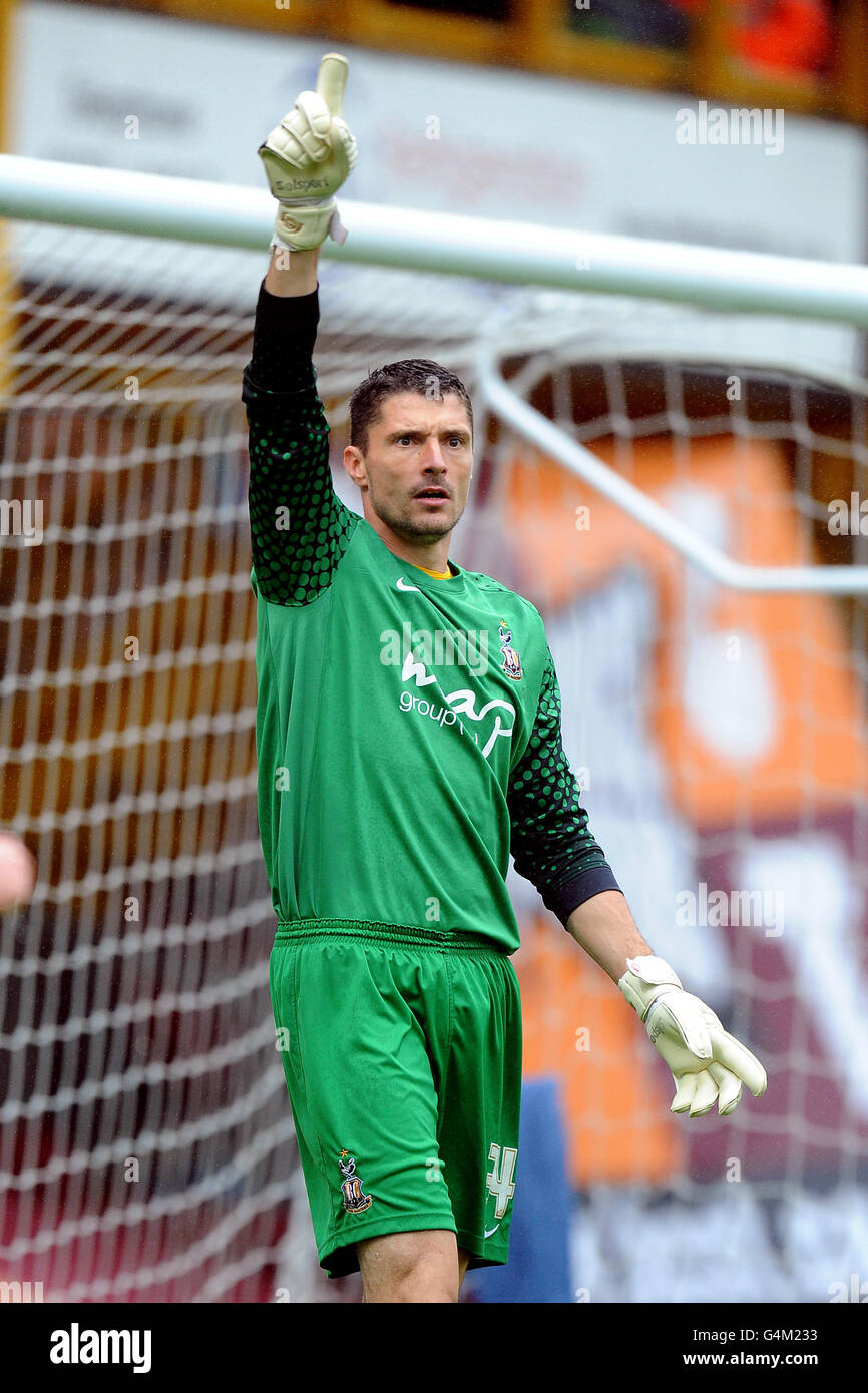 Bradford city goalkeeper matt duke hi-res stock photography and images ...