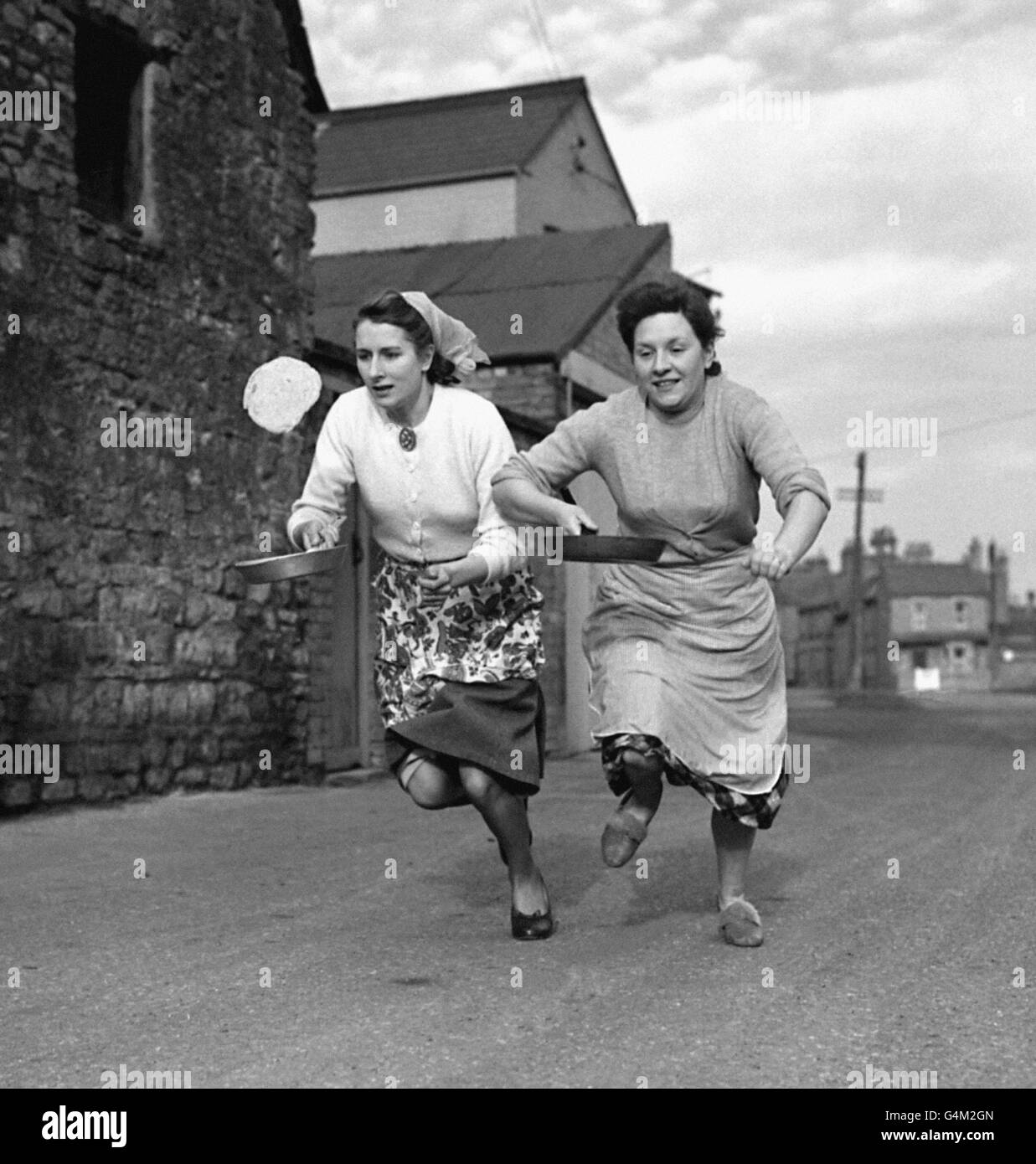 Customs and Traditions - Pancake Race - Olney, Buckinghamshire Stock ...