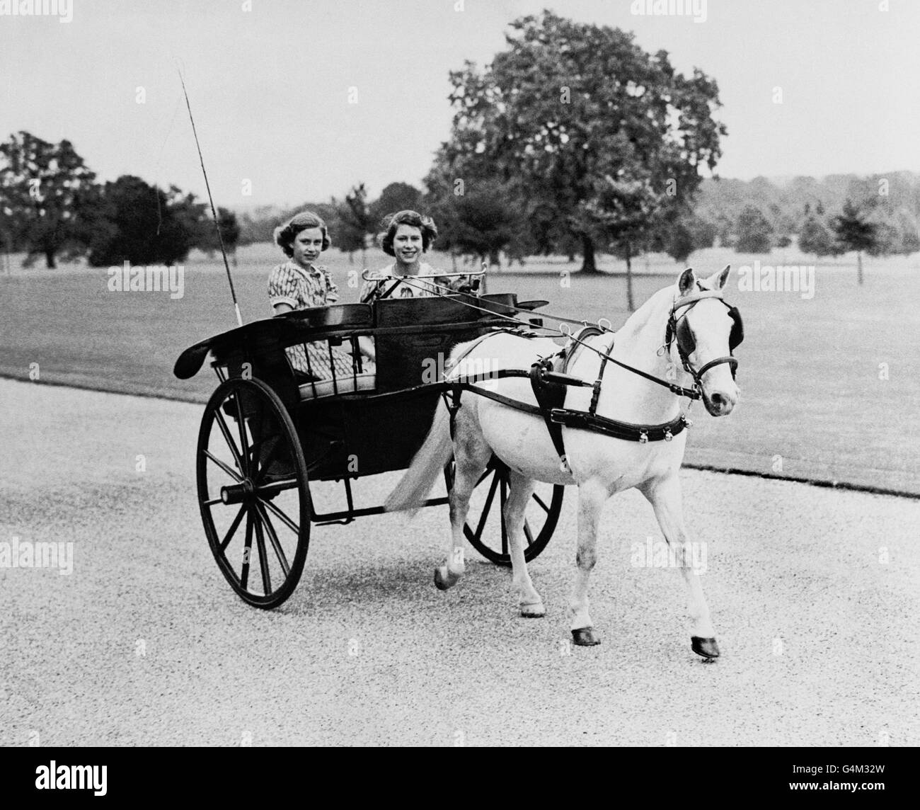 Princess elizabeth margaret windsor Black and White Stock Photos ...