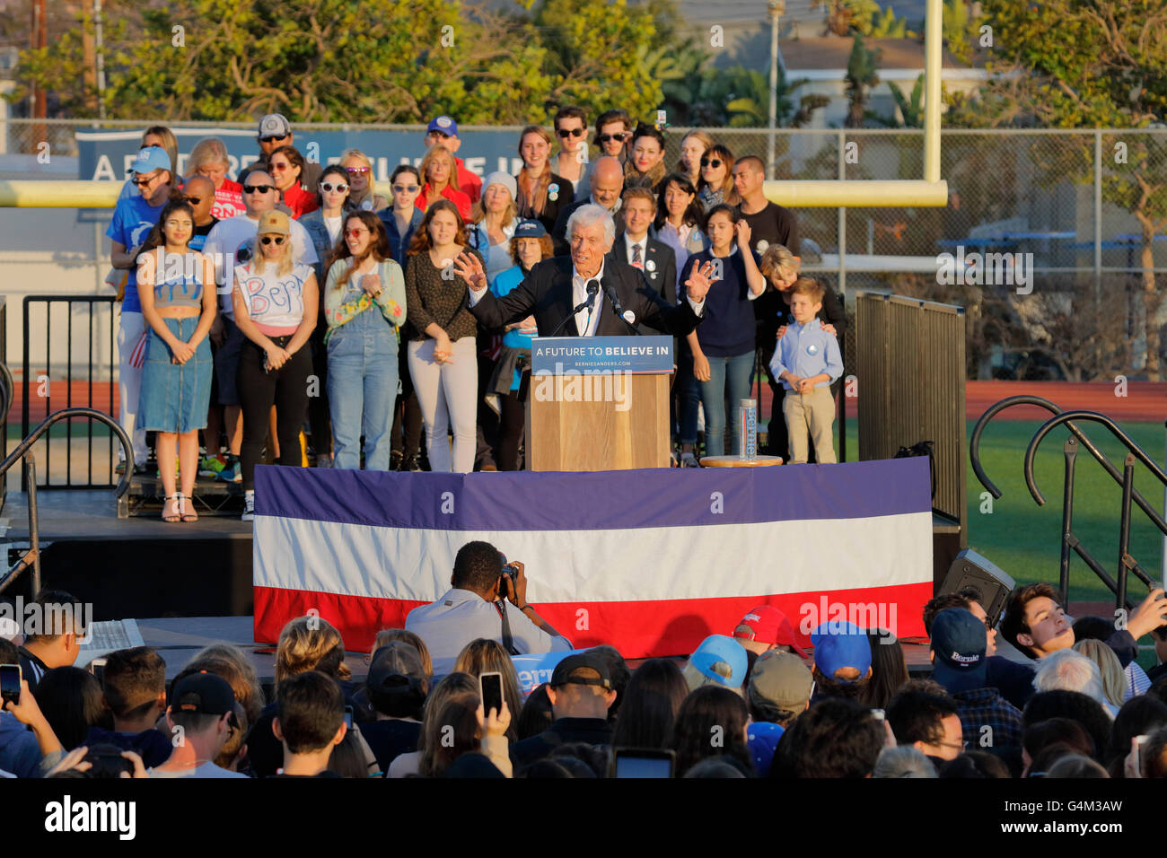 Actor Dick Van Dyke introduces Presidential Candidate Bernie Sanders in ...