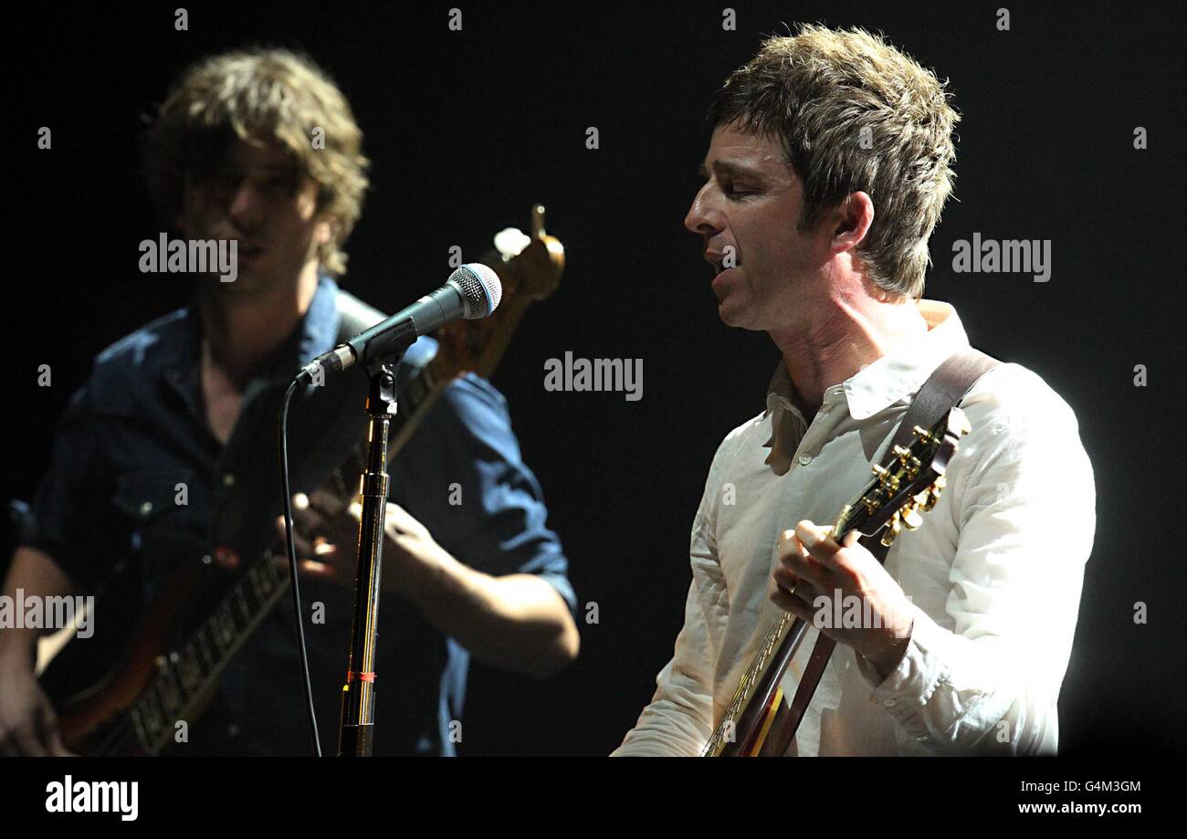 Noel gallaghers band high flying birds perform hammersmith apollo hi ...