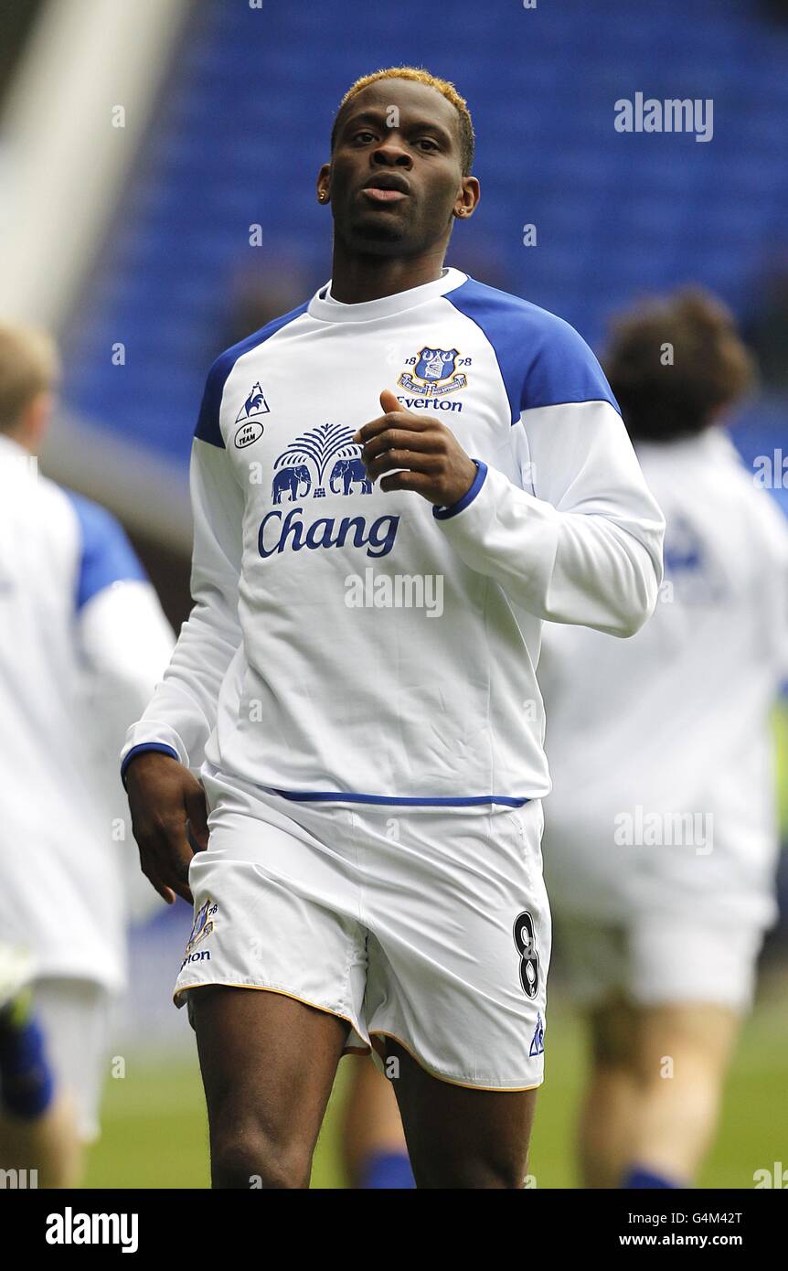 Evertons louis saha warms up hi-res stock photography and images - Alamy