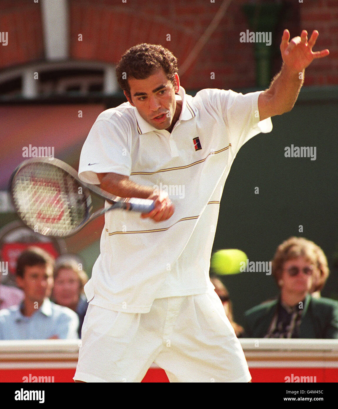 Pete sampras returns ball hi-res stock photography and images - Alamy