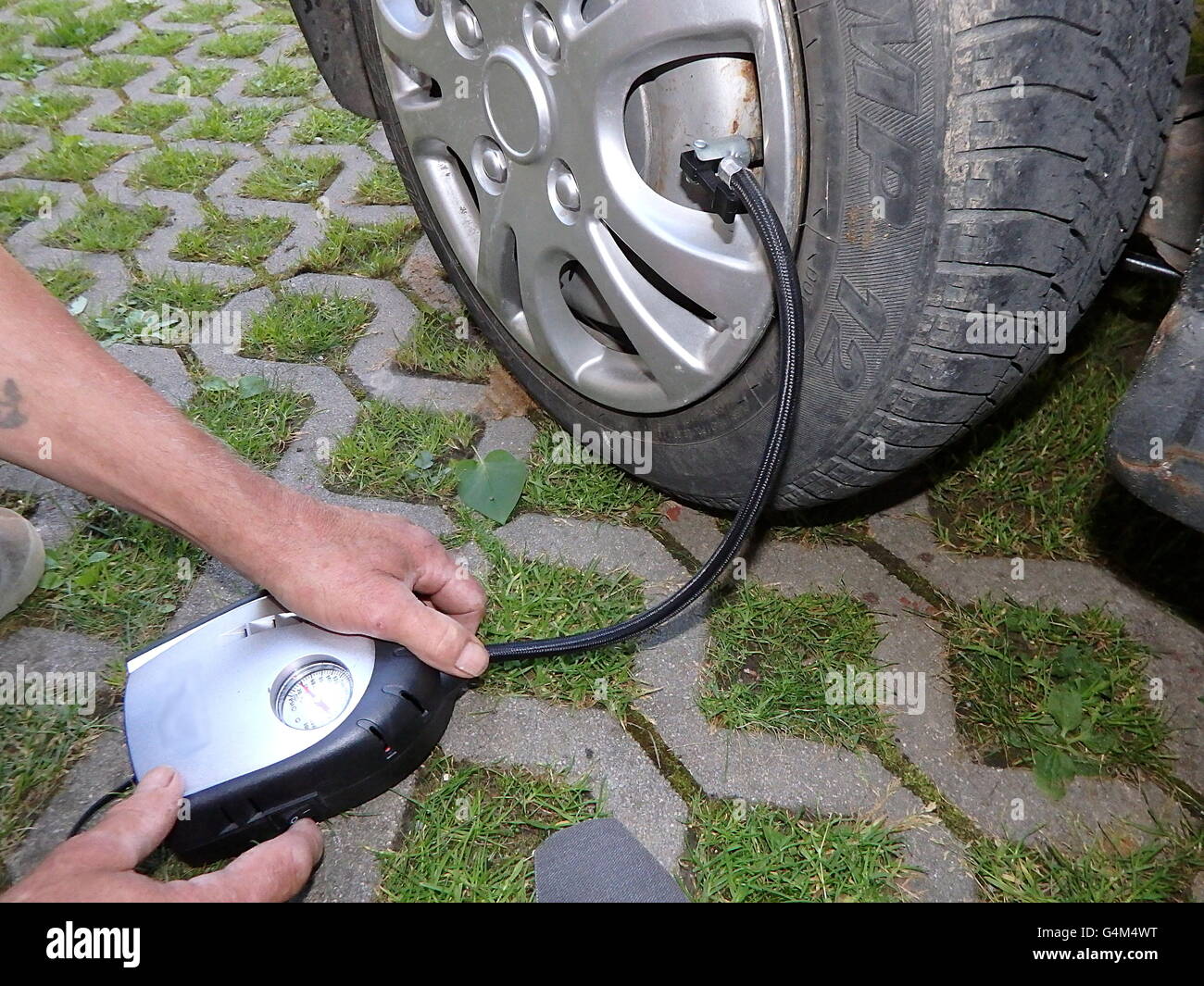 blowing on a car wheel ,Inflating a tire Stock Photo - Alamy