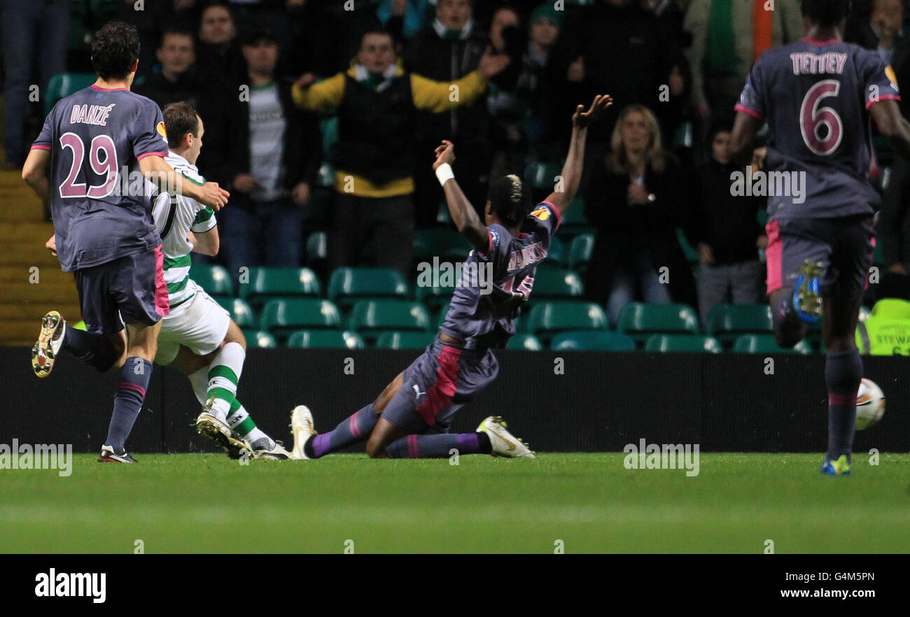 Soccer celtic full length celebrating mangrr hi-res stock photography ...