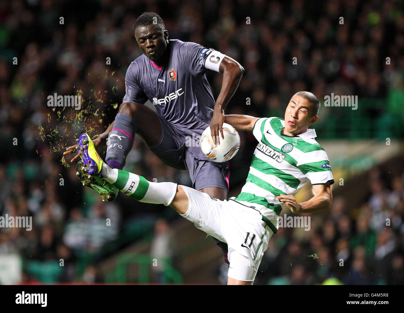 Soccer celtic half length mid battling mangrr hi-res stock photography ...