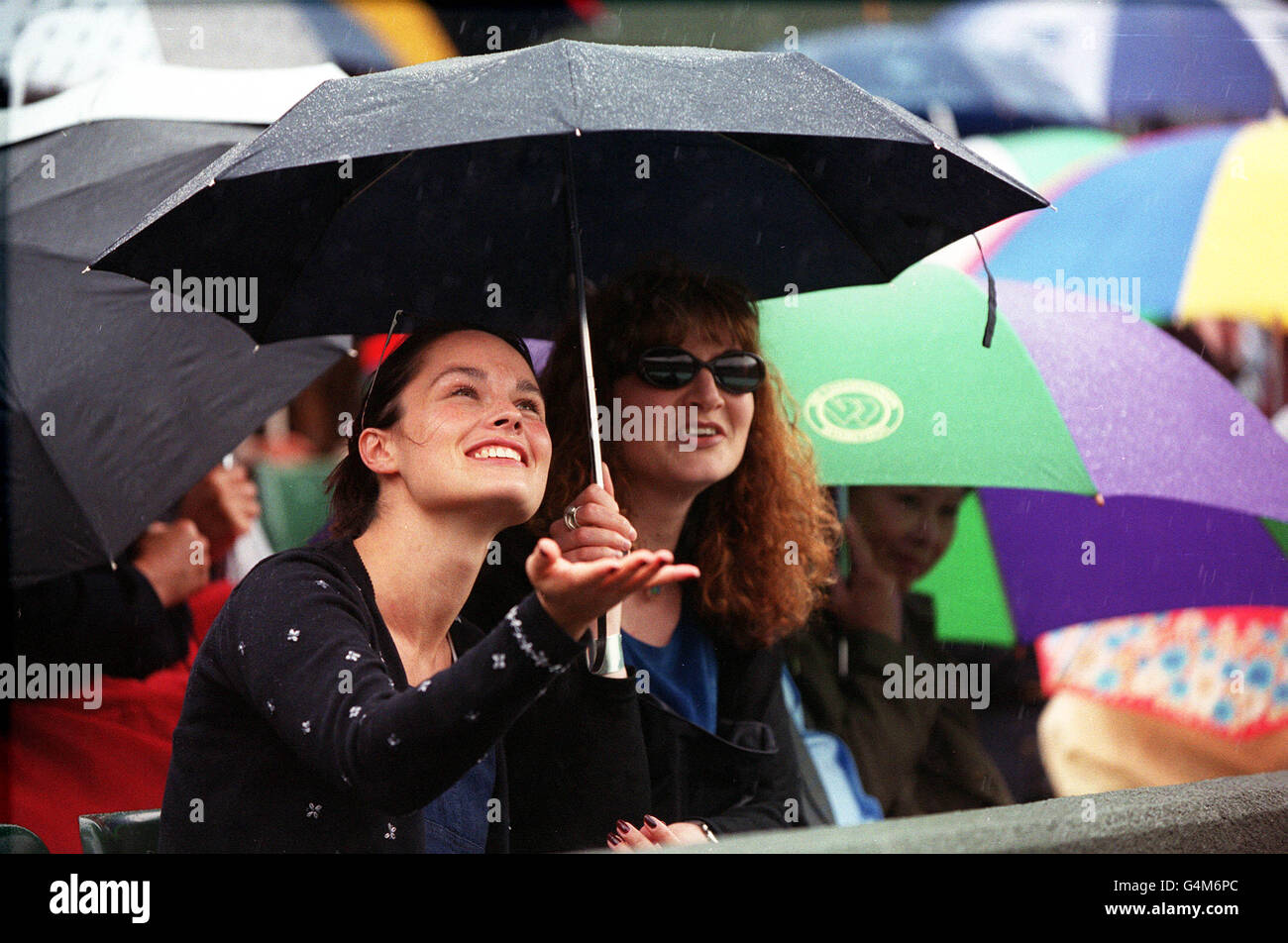 Tennis/Wimbledon Umbrella fans Stock Photo - Alamy